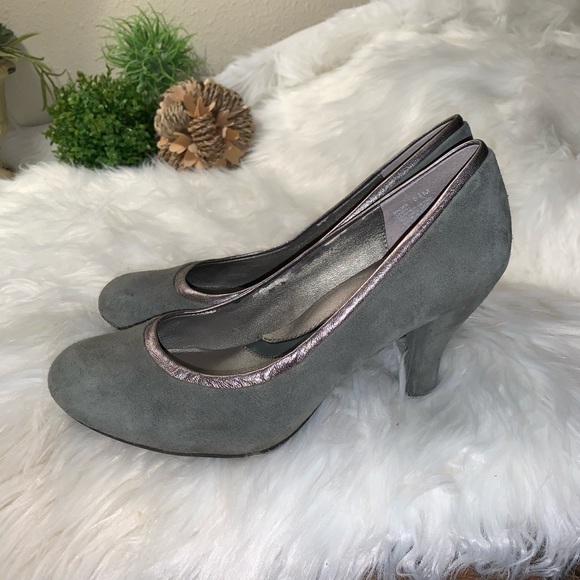 Naturalizer | Shoes | Naturalizer Grey Classic Comfort Heel Size 7 ...